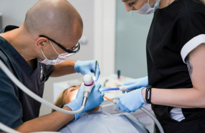 บริการถอนฟันและผ่าฟันคุด ด้วยทันตแพทย์มืออาชีพ | Dentplease Clinic