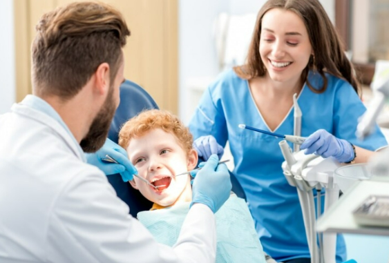 บริการศัลยกรรมช่องปาก ด้วยทันตแพทย์มืออาชีพ | Dentplease Clinic